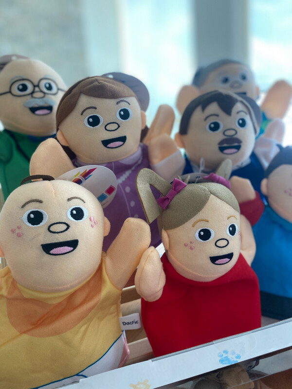 Familia completa de títeres