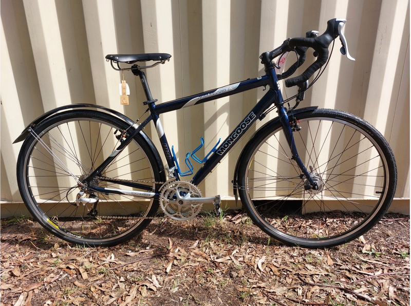 Shop Medium Road Bikes at Revolve ReCYCLING | High Quality & Affordable