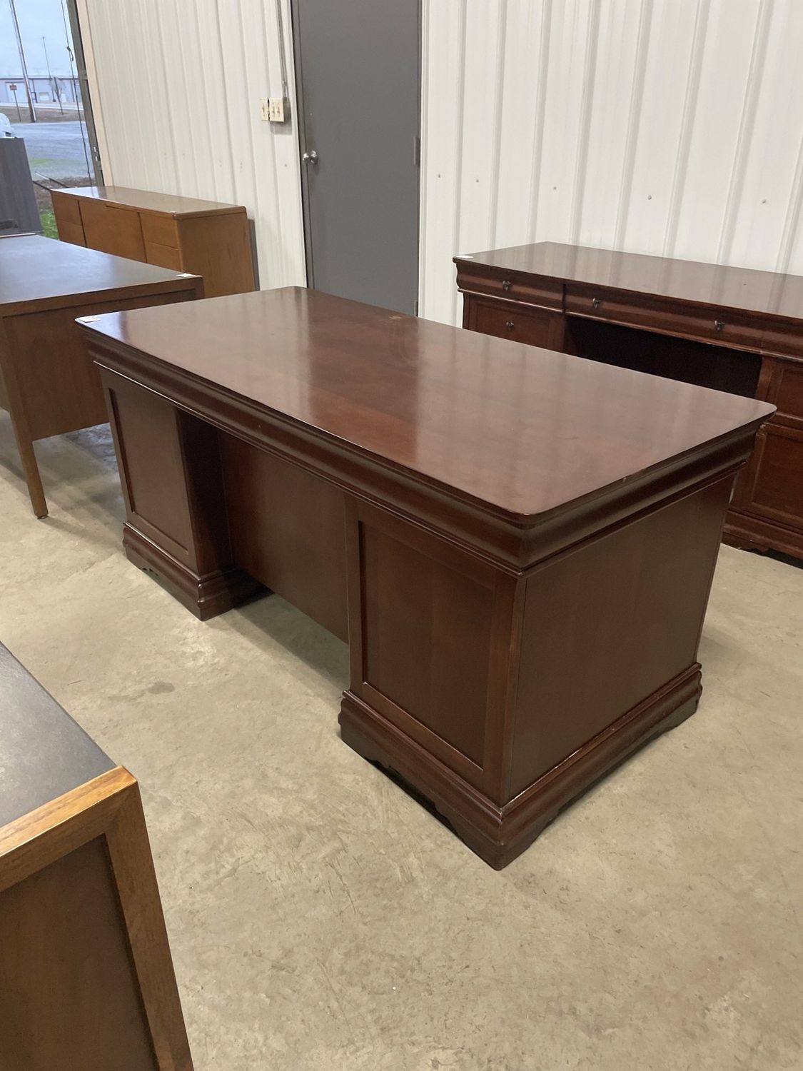 Searcy Desks