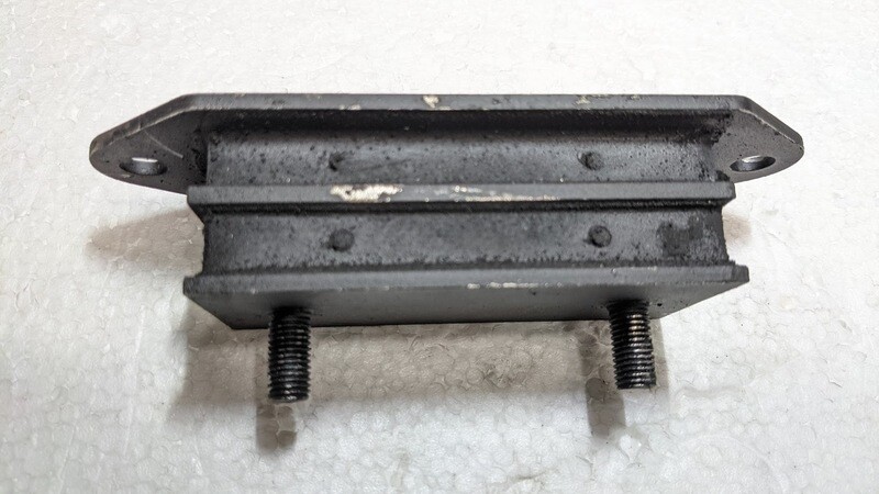 ECP ROLLS ROYCE SILVER SHADOW SPUR REAR ENGINE MOUNT UR19204 NEW