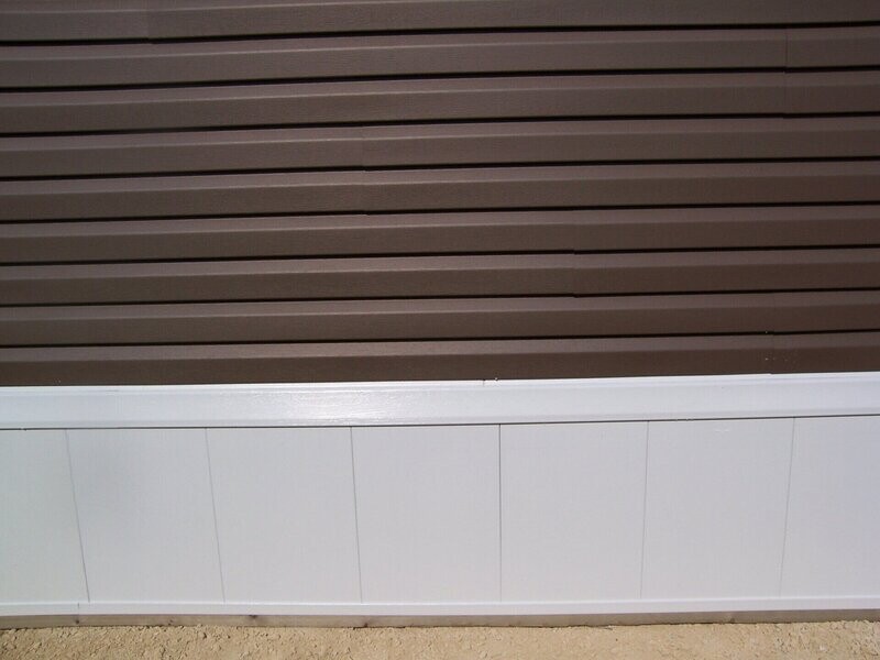 Rapid Wall Mobile Home Vinyl Skirting Top front rail
