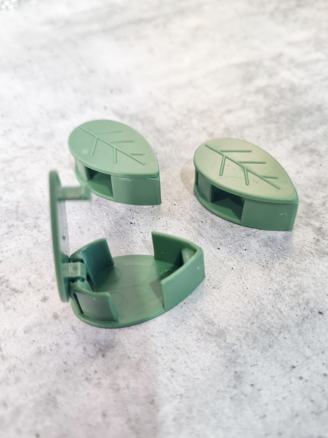 leaf shaped wall clips 10pk