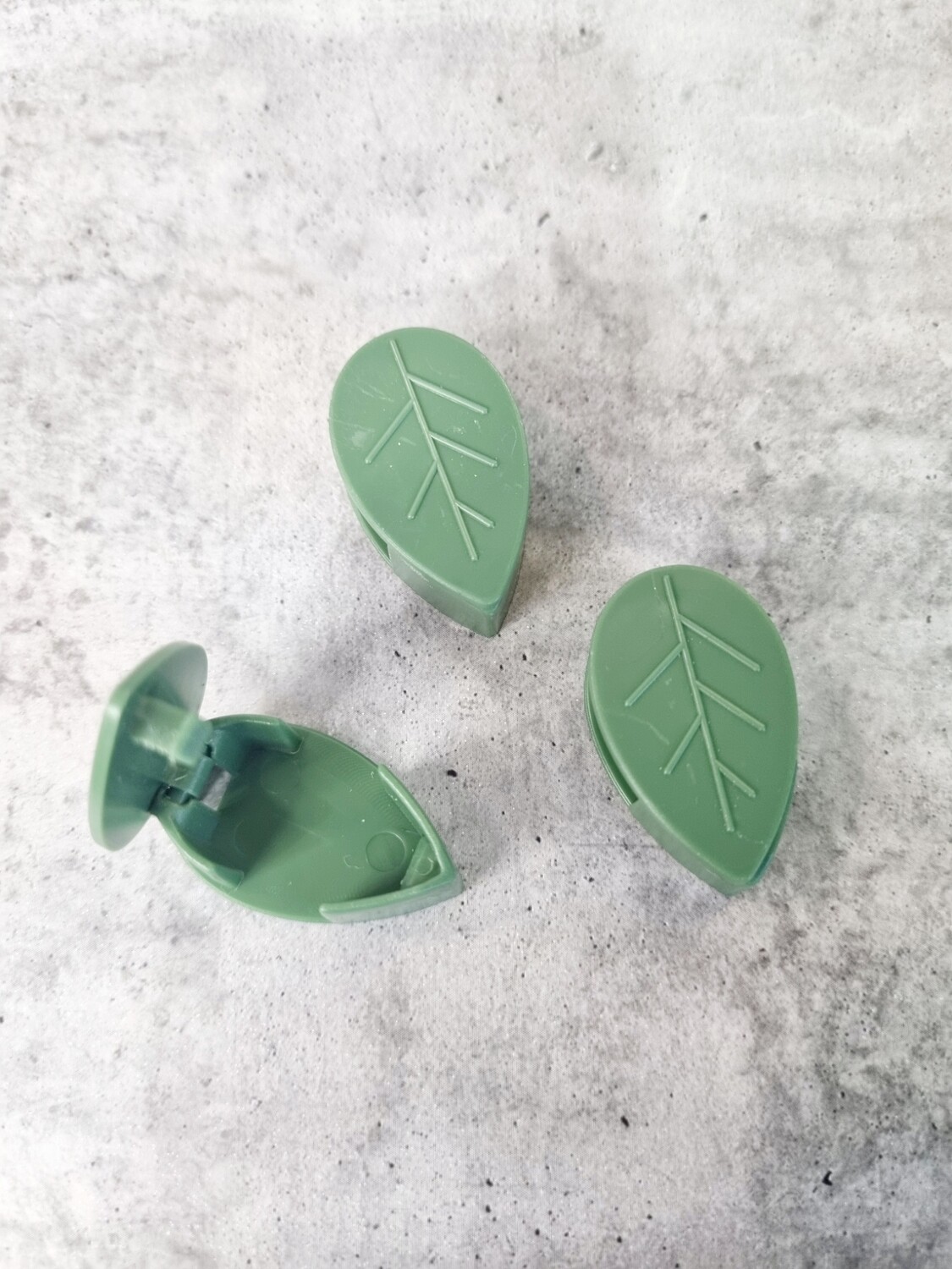 leaf shaped wall clips 10pk