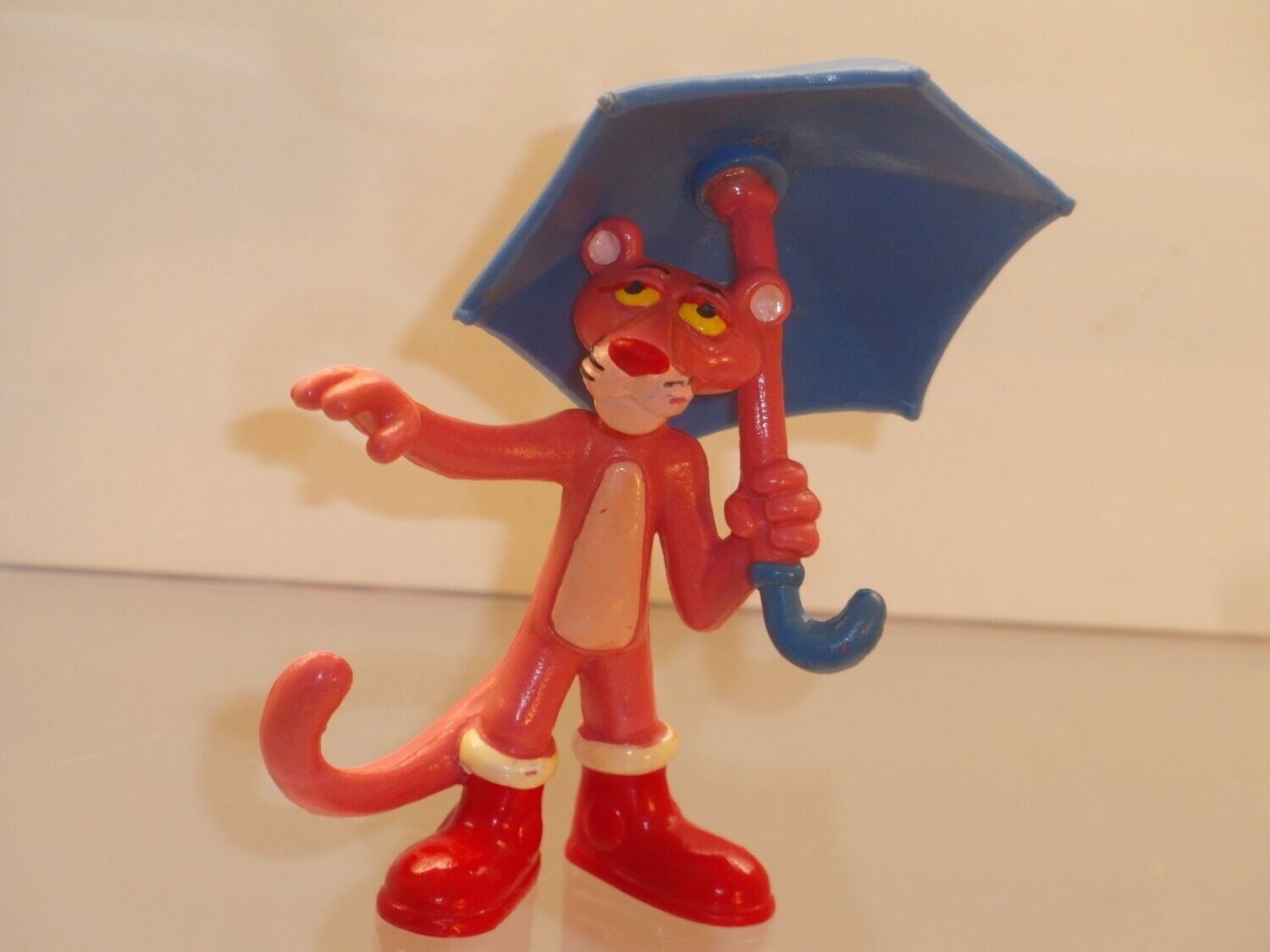 Paulchen Panther: Bully 1983. Paulchen mit Schirm