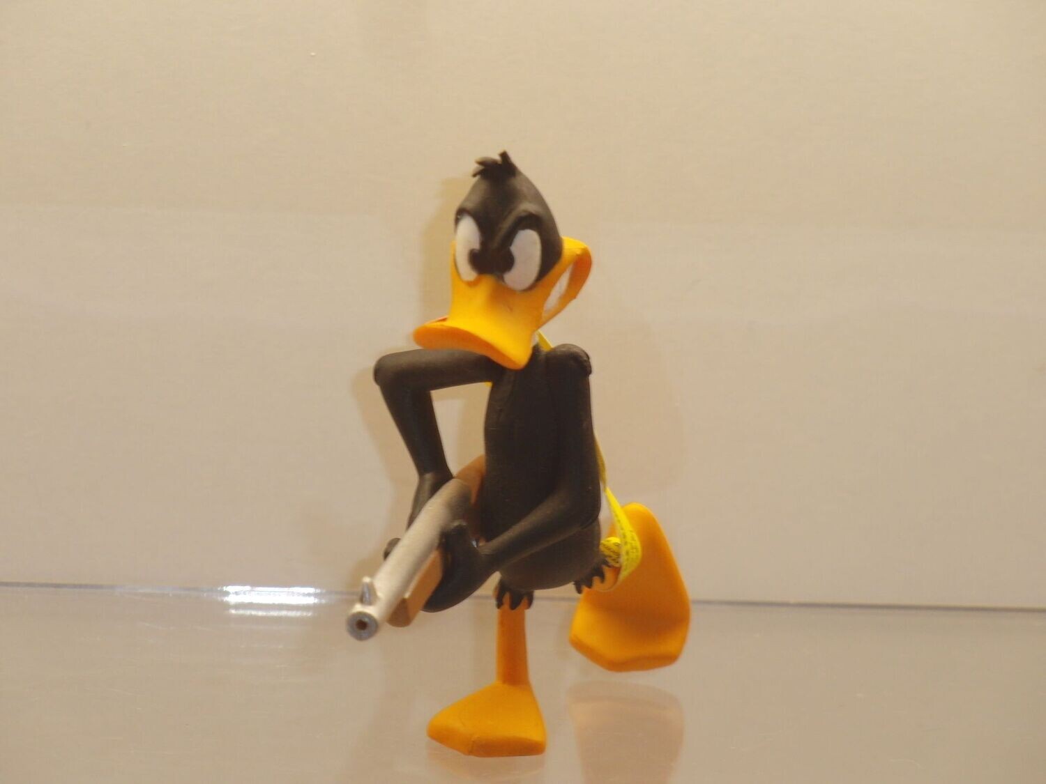 Bugs Bunny & Co.: Plastoy ca. 2005: Daffy Duck mit Gewehr