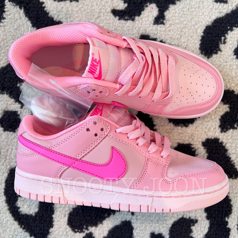 NIKE triple pink