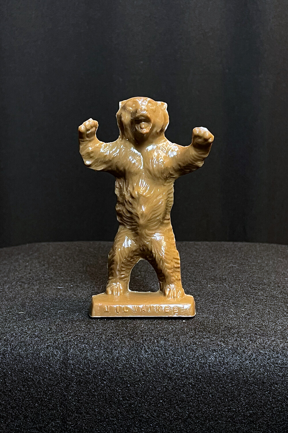 Plastic Grizzly Bear Souvenir | Mold-A-Rama Inc.