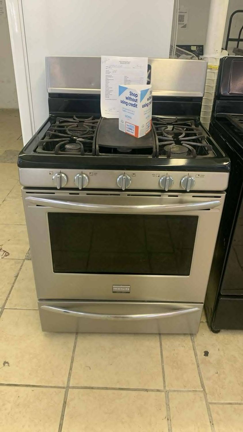 FRIGIDAIRE GAS STOVE