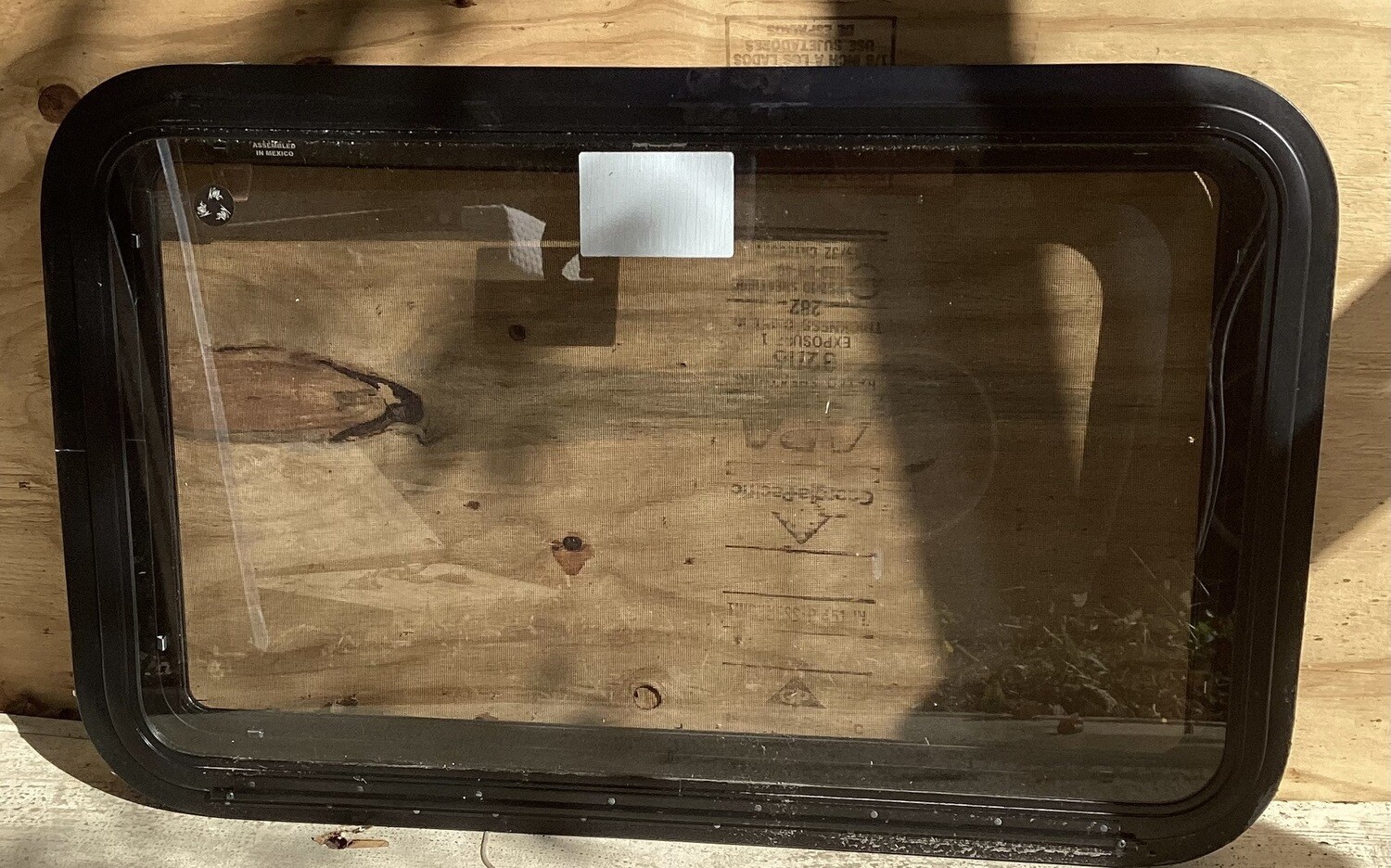 36”x22” emergency exit window w/ring and screen