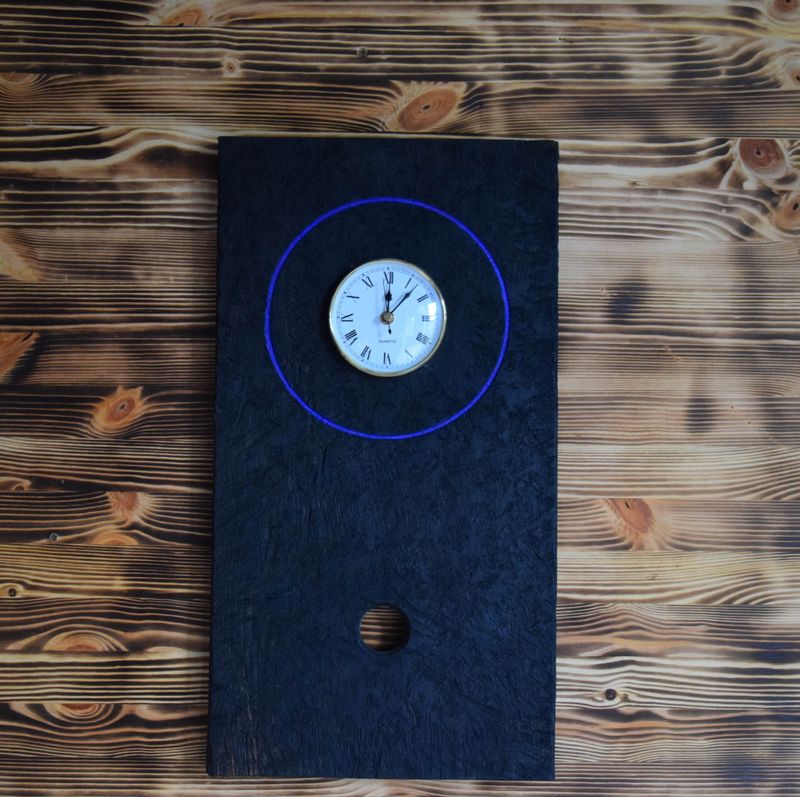 Textured Irish Oak Pendulum Clock For Timeless Appeal