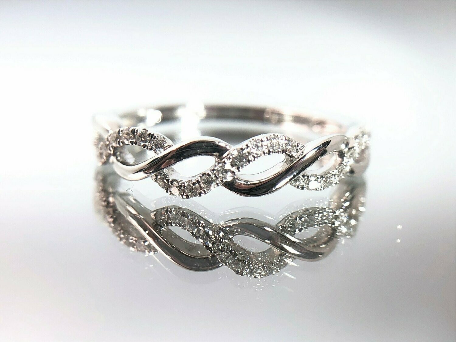 23314008 14k White Gold .13cttw Diamond Twist Band