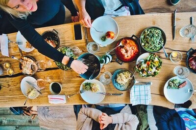 Noen Sharing Dinners