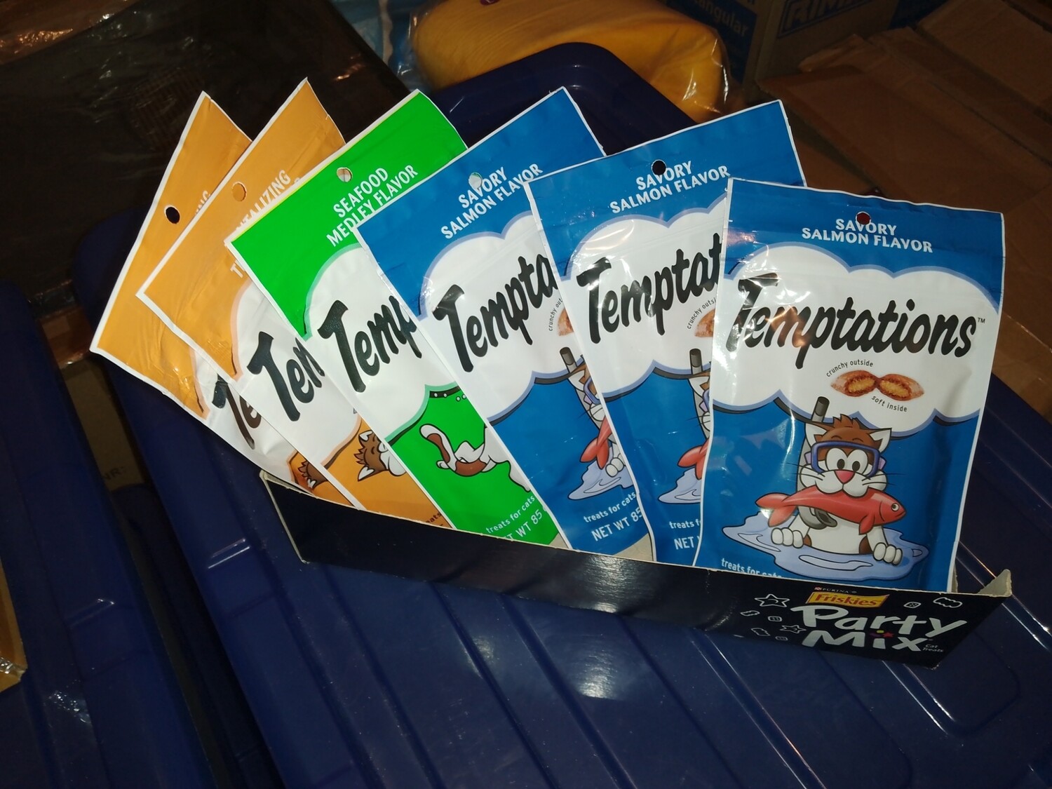 TEMPTATIONS CATS Classic Crunchy and Soft Cat Treats Variety Pack, Six ...