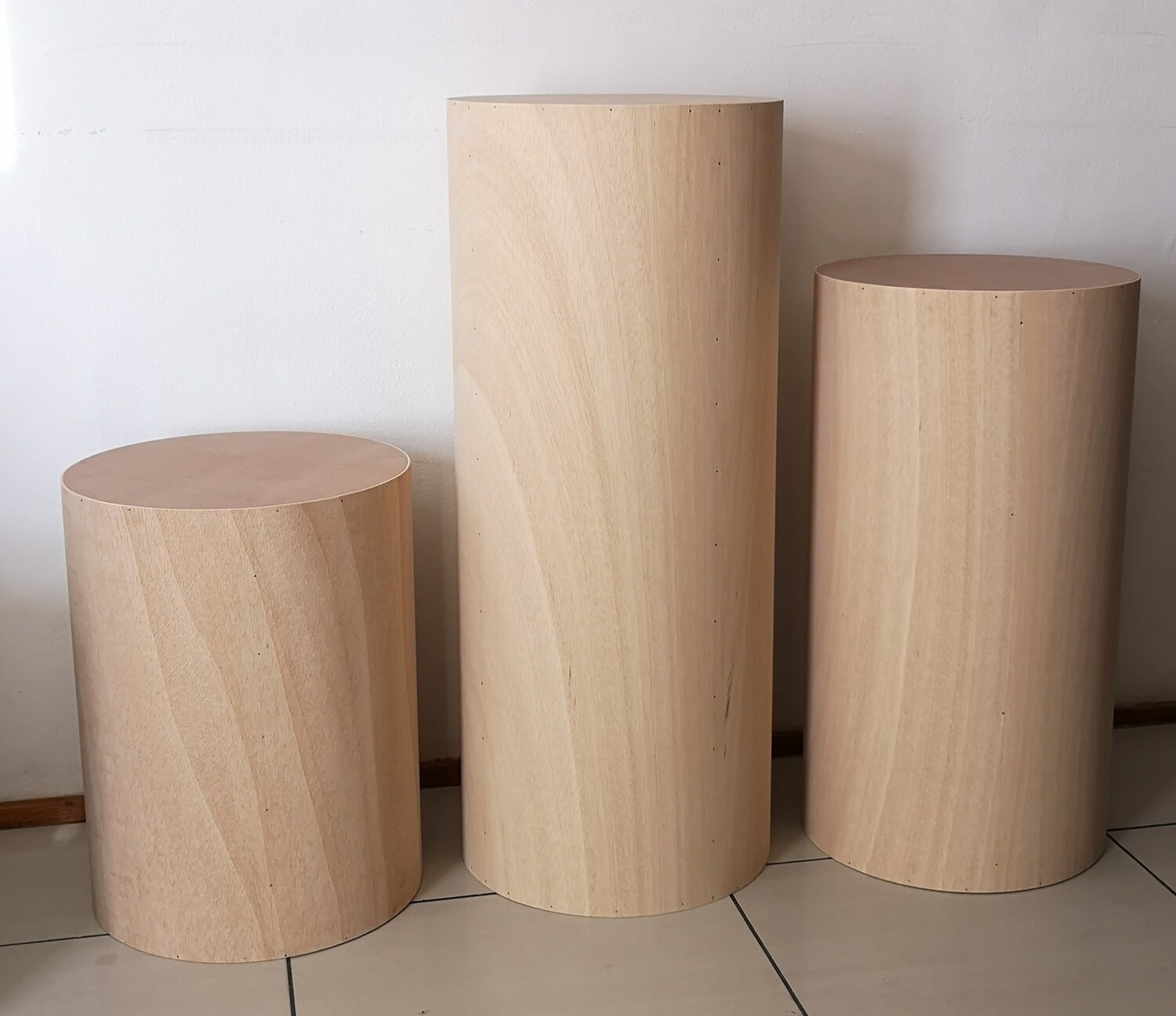 Round Wooden Plinths (1 Product)