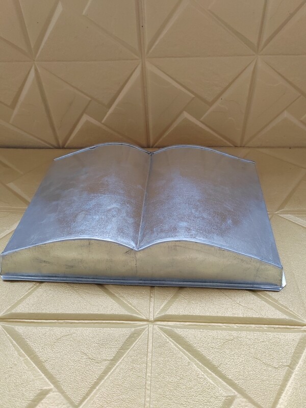 Book pan