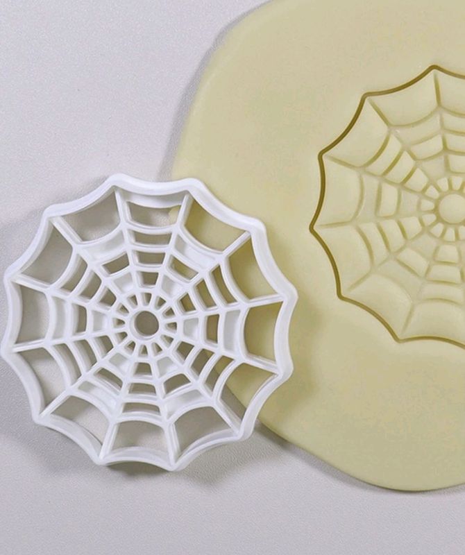 Plastics spider mould