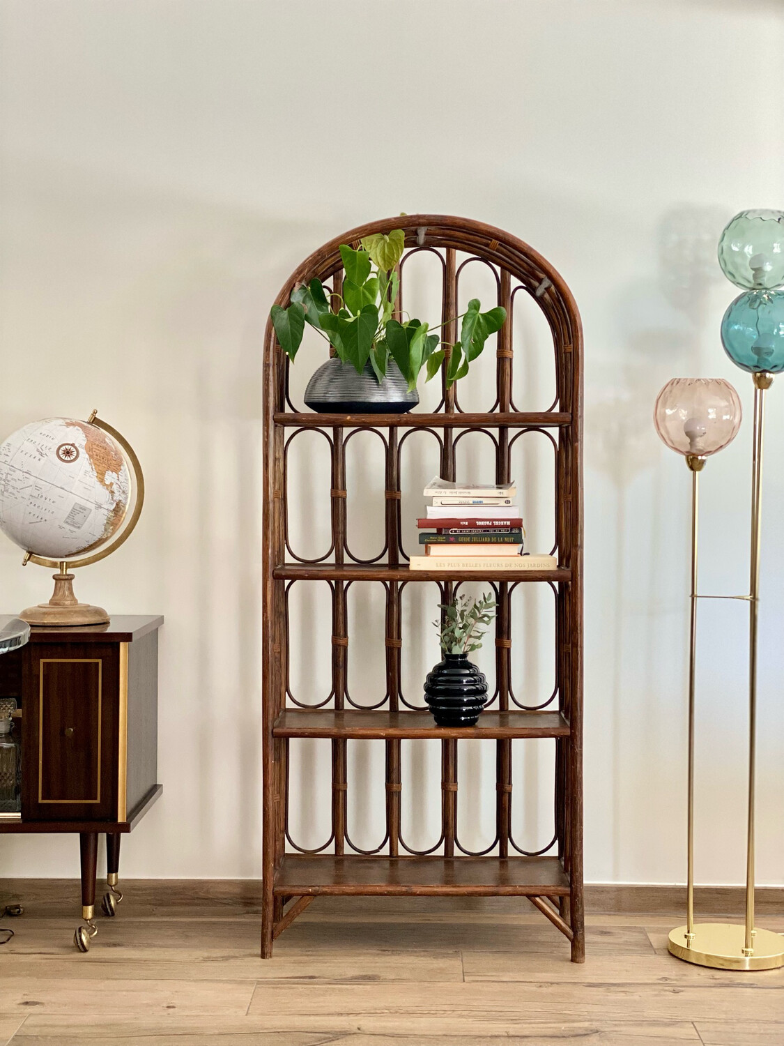 Étagère / bibliothèque en rotin