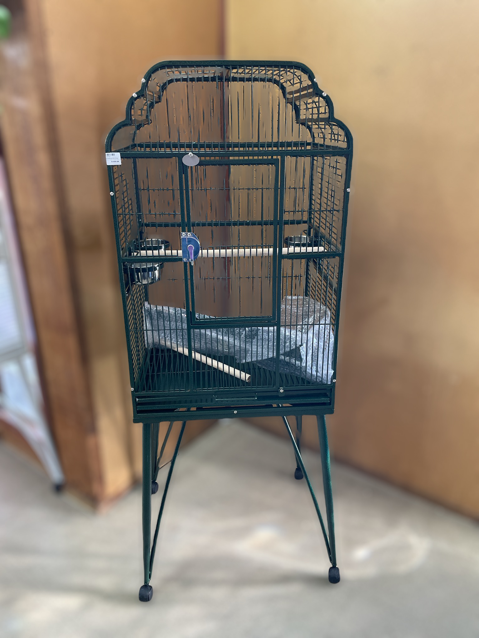 How to Choose the Perfect Cage Size for Your Feathered Friend?