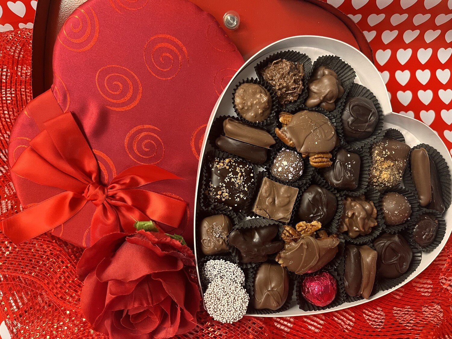 Pre-Packed 1 lb Red Satin Swirl Heart