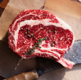 Cowboy Cut Ribeye Steak 950 gr / 34 oz