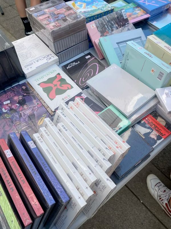 K-pop Albums & Lightsticks! (Official Merch)