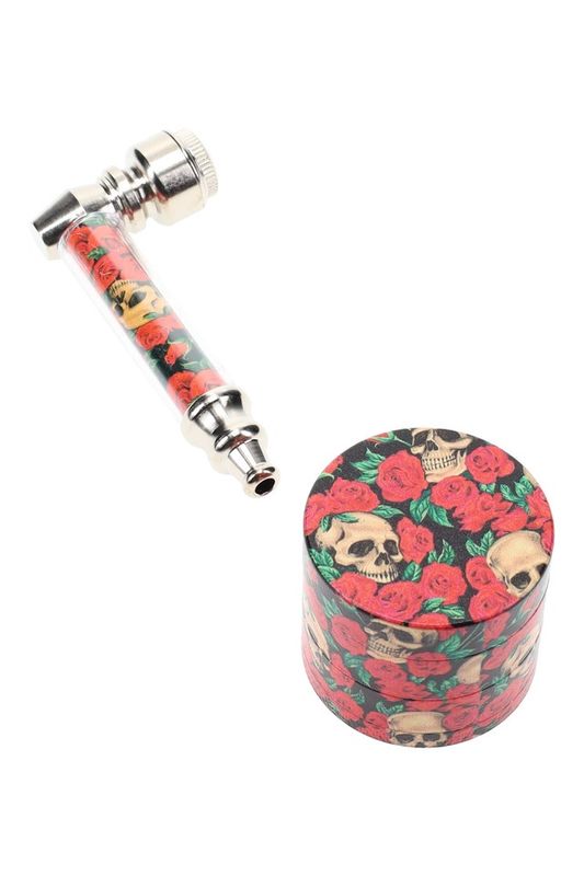 Design Metal - Rosy Skulls Pipe Gift Set With Grinder