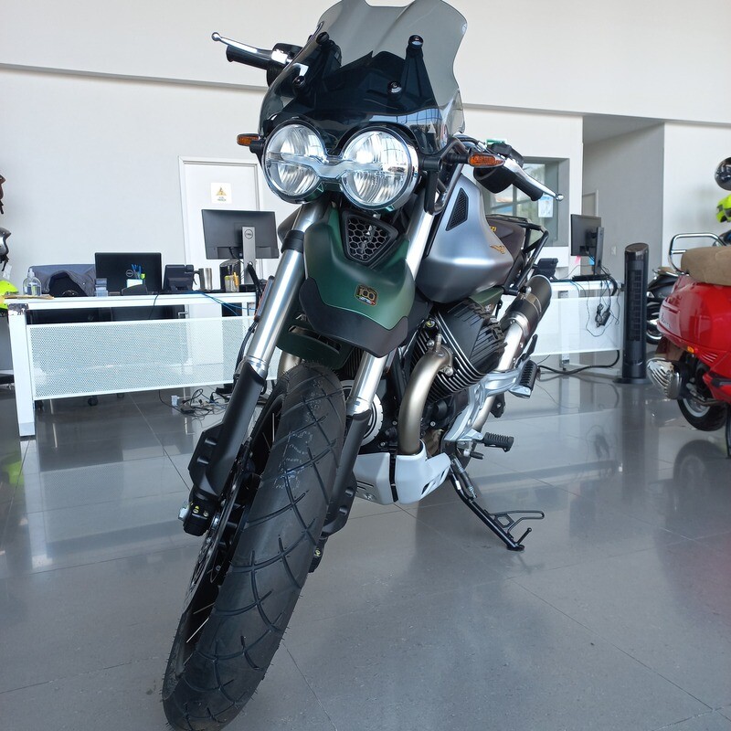 MOTO GUZZI V85TT CENTARIO 2021