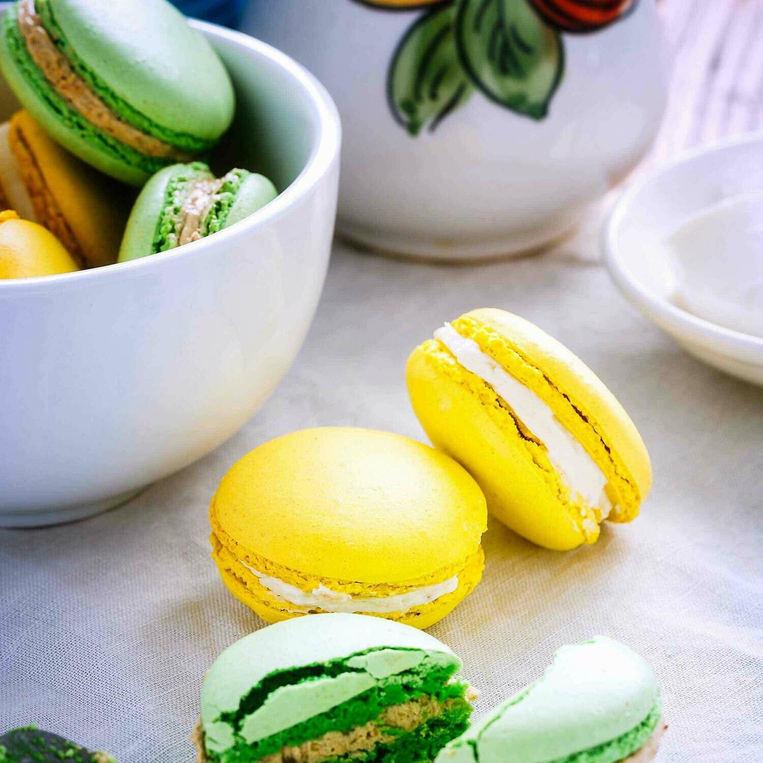 Individual macaroons for pick-up