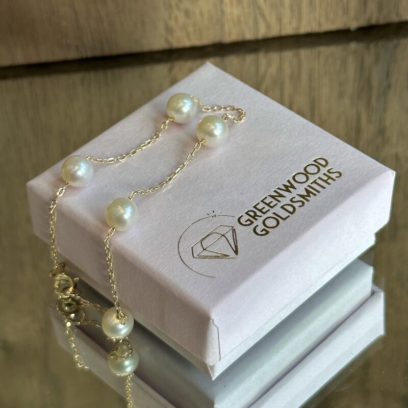 Pearl and yellow gold bracelet