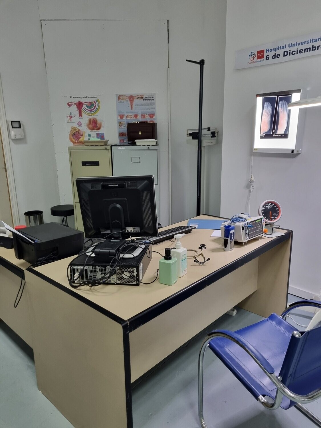 Mesa centro de salud. Mesa clínica. Conjunto mesa.