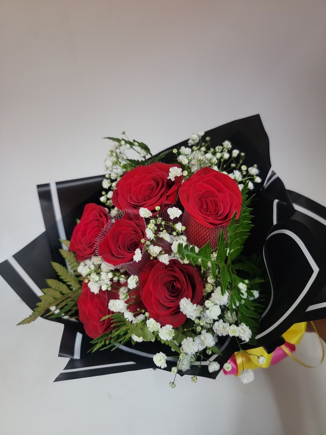 6 roses in a wrap – Nikko's Creations – Flowers For All Occasions