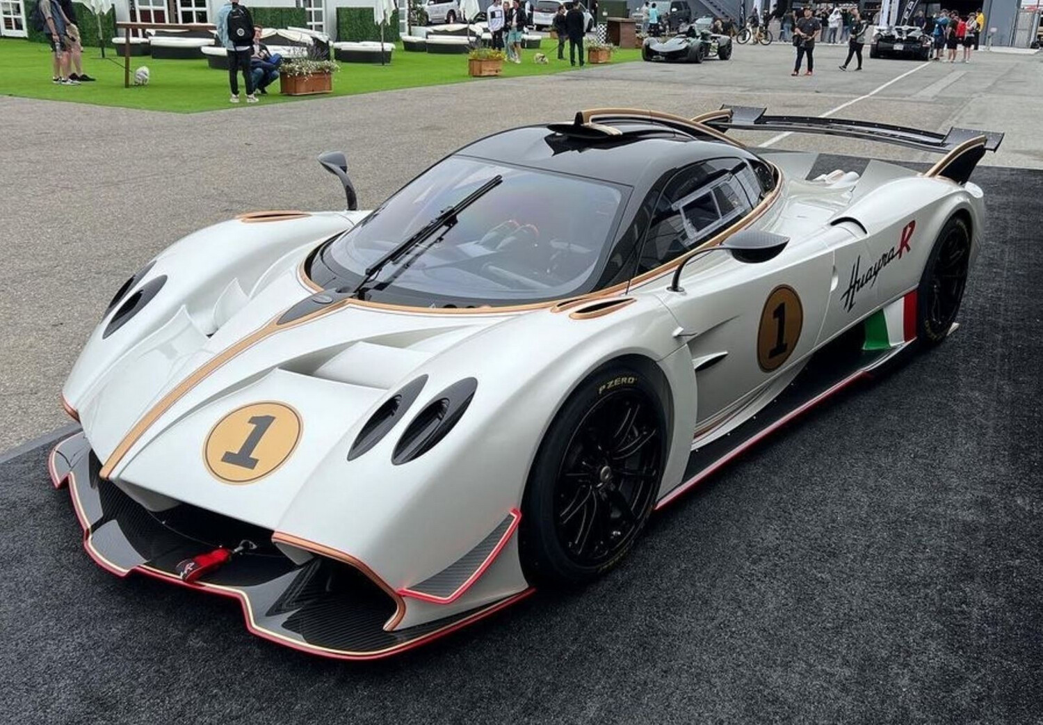 1:18 BBR - Pagani Huayra R White Benny/Gloss Carbon Roof