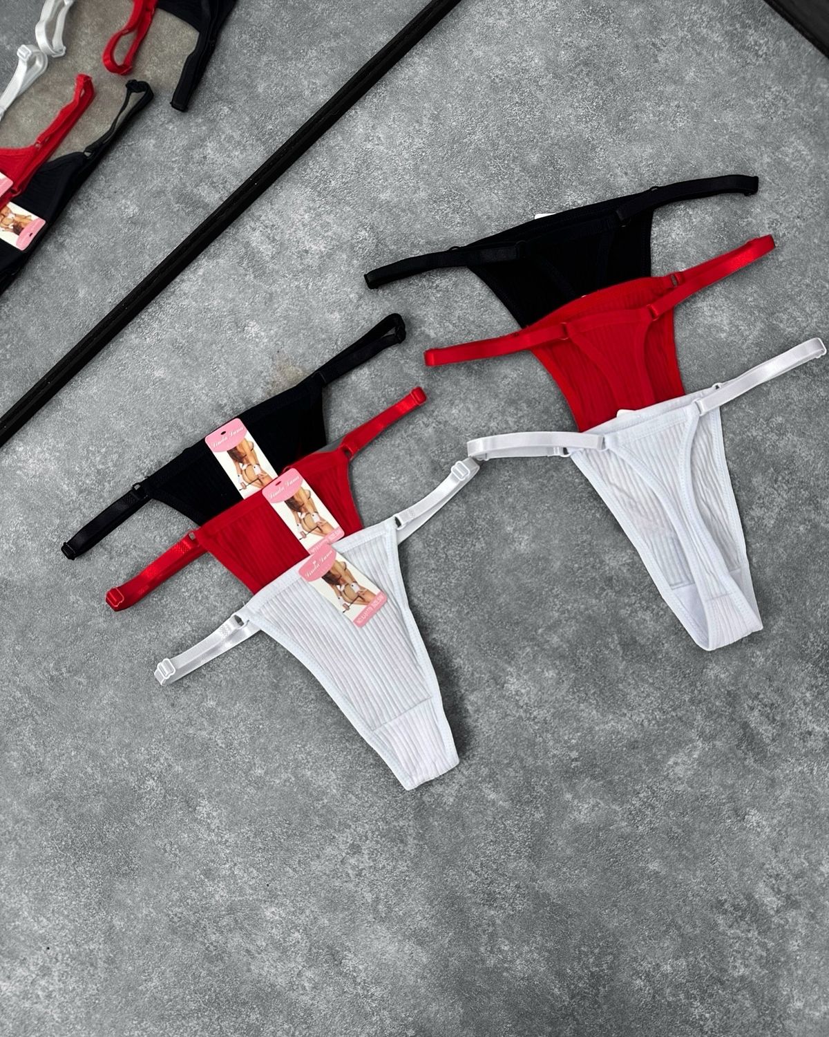 Colaless regulable MORLEY BLANCO - NEGRO Y ROJO. PACK DE 12 COLALESS