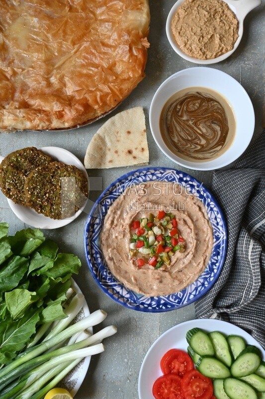 Feeter meshaltet with honey, cheese, and bread