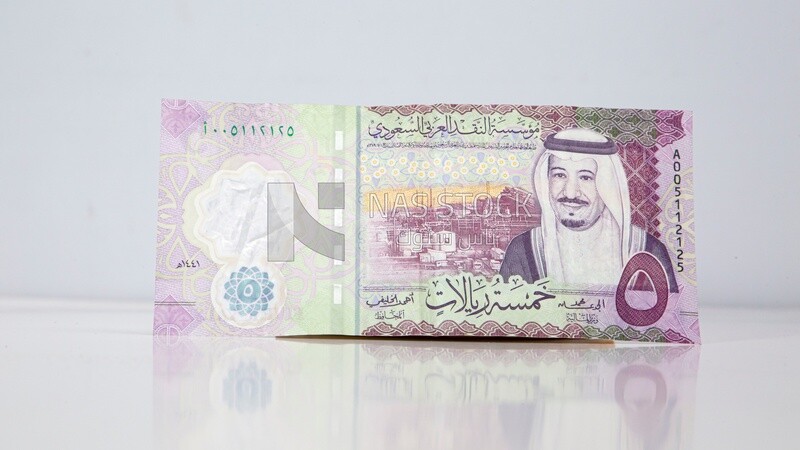 Saudi riyals in the denomination of five riyals