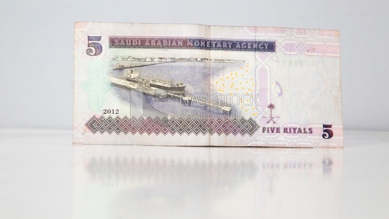 Saudi riyals in the denomination of five riyals