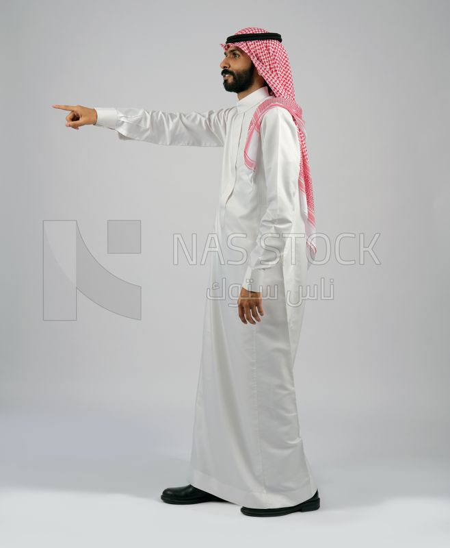 Arab Gulf man in Saudi dress