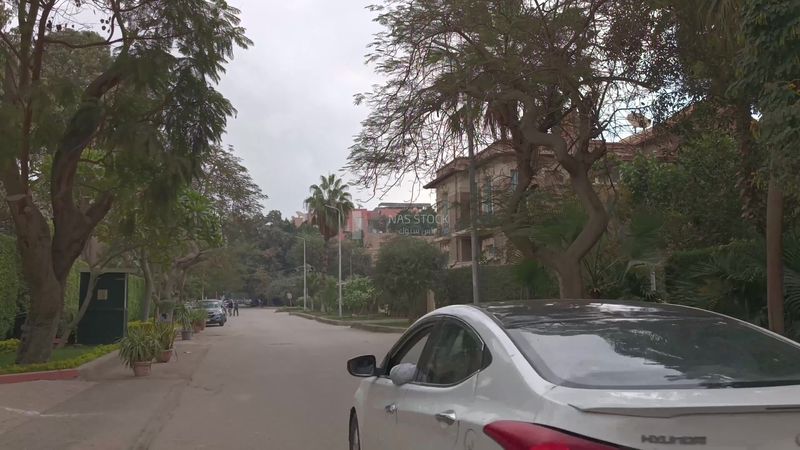 Video showing one of Cairo's high-end streets