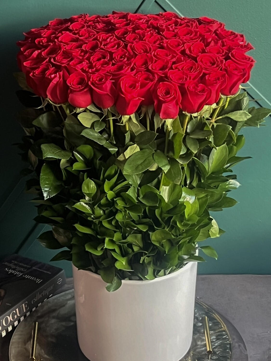 100 Long Stem Red roses in ceramic vase