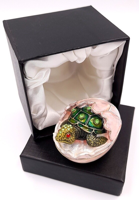 Hatching turtle trinket / pill box