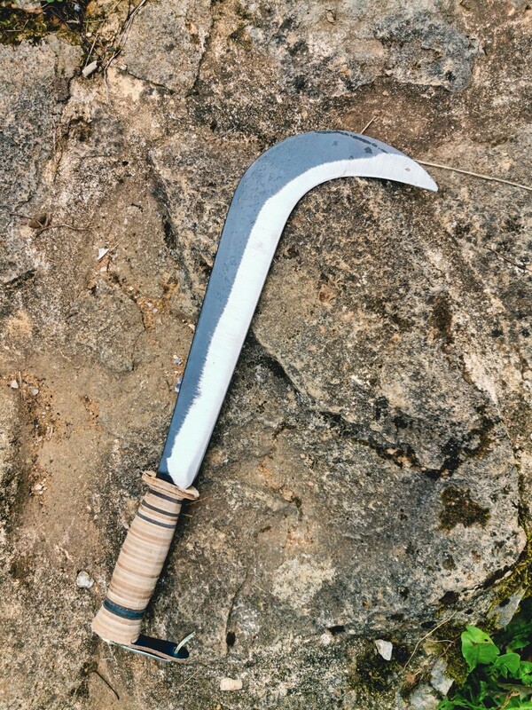 Haches polyvalentes forgées en Europe – La Frontière