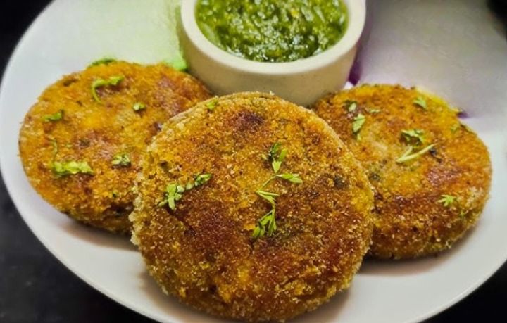 Veg Cutlet With Green Chutney
