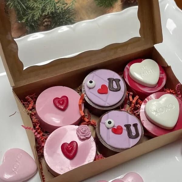 Gourmet Chocolate Covered Oreos, Chocolate dipped oreo's, Wedding favors