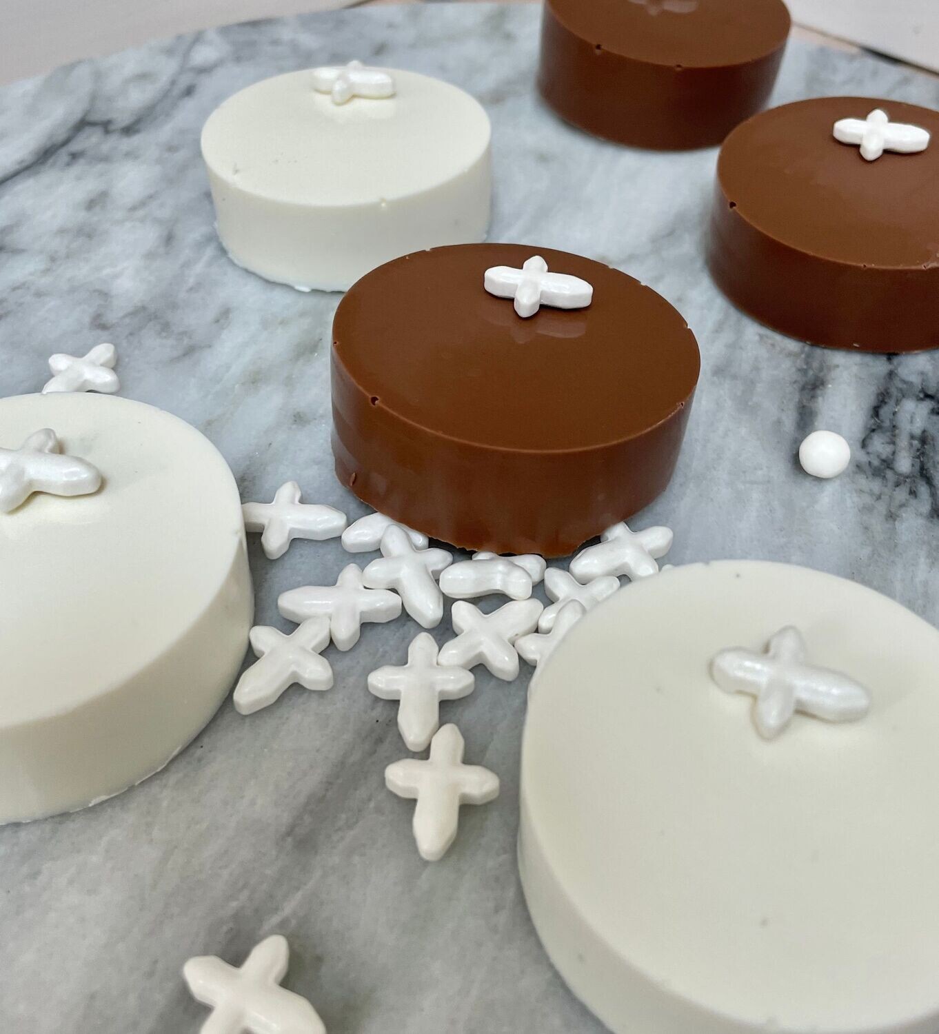 Gourmet Chocolate Covered Oreos, Chocolate dipped oreo's, Wedding favors