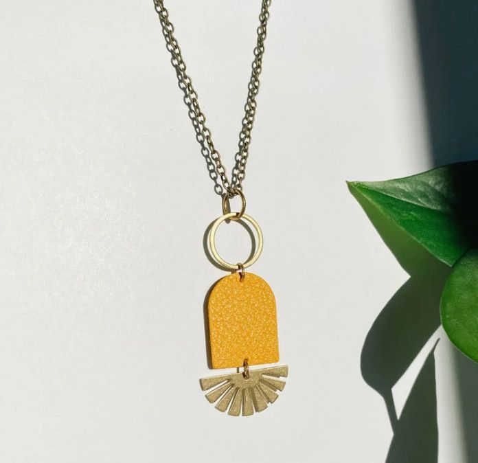 🇨🇦 Geometric Brass Sunburst Mustard Yellow Leather Necklace