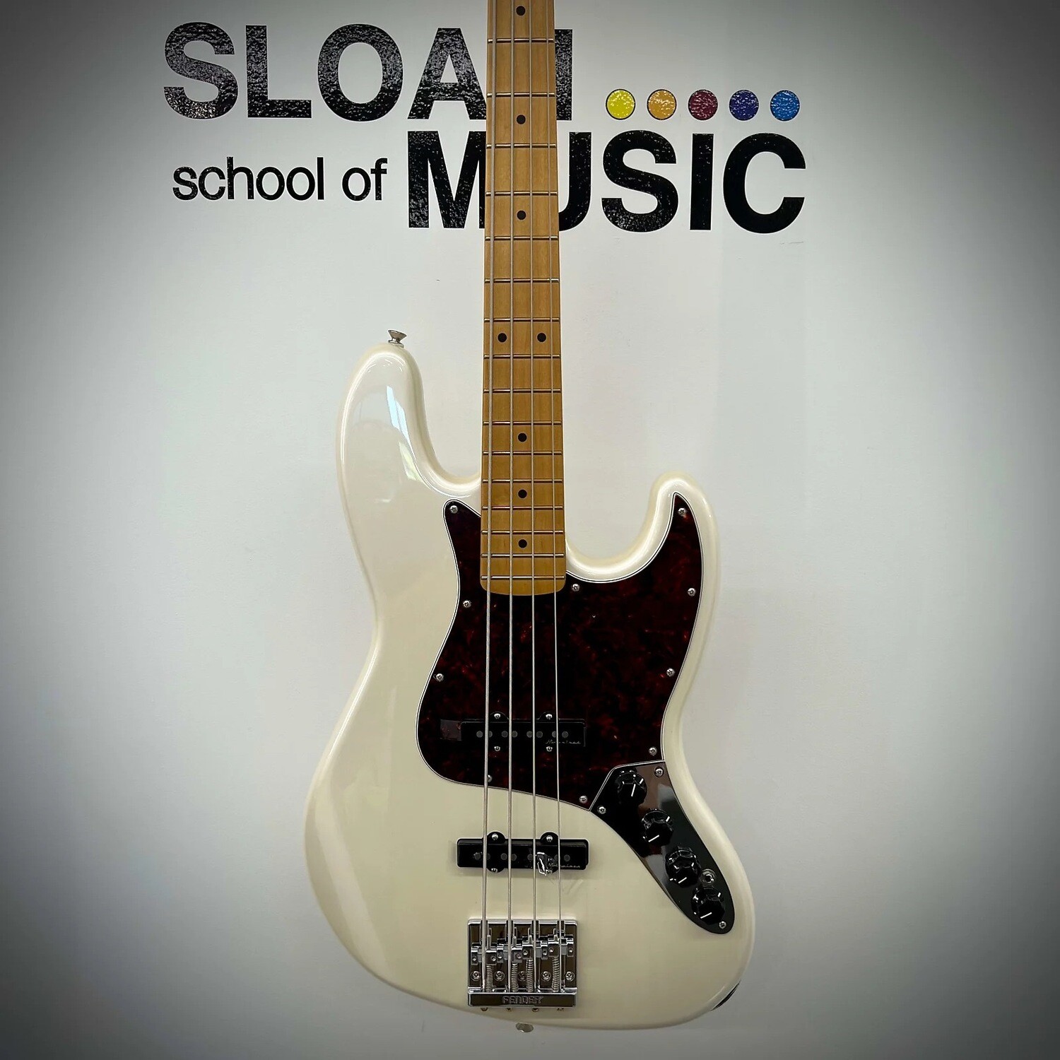 Fender Player Plus Active Jazz Bass -- Olympic Pearl White