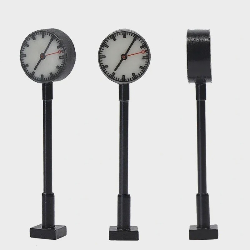 HO PLATFORM CLOCK LIGHTED