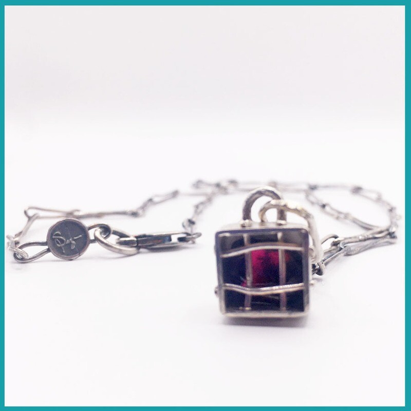 Dije con cadena #Cubo Granate, plata