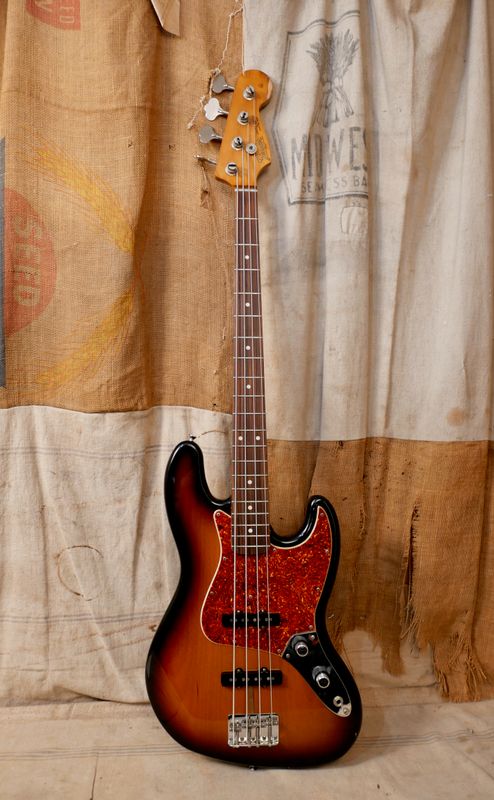 1993 Fender AVRI 62 RI Jazz Bass Stack Knob Sunburst