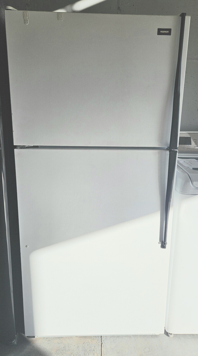 18 cu.ft. Roper White Top Freezer Refrigerator